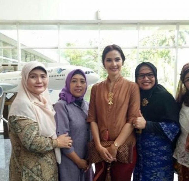 Rumah Rendang Sari Asli, Idola Para Pesohor