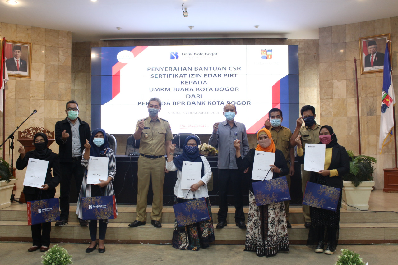 BPR Bank Kota Bogor Serahkan Dana CSR Sertifikat Izin Edar UMKM Terbaik