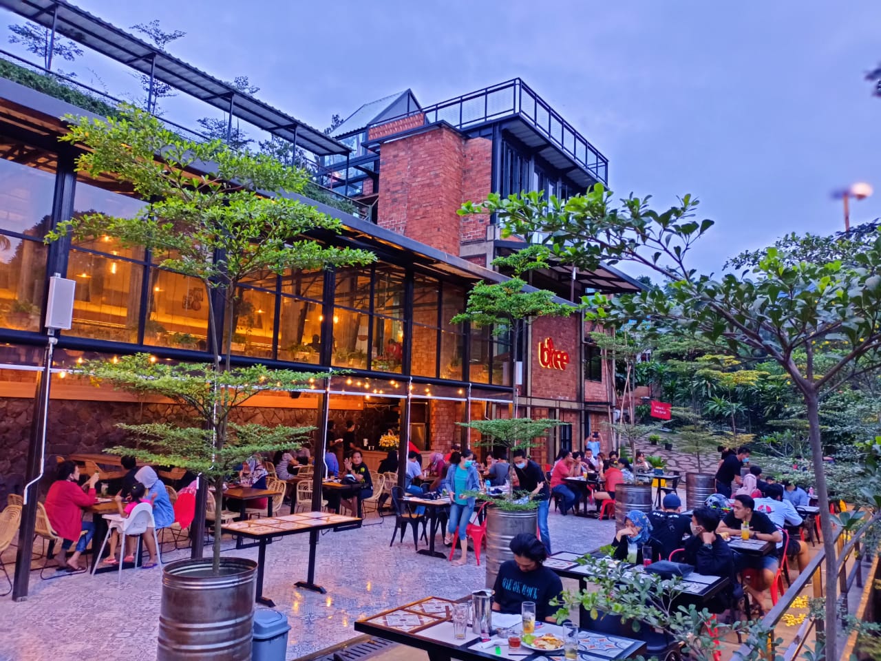 Bree Coffee and Kitchen Unggulkan Konsep Unik dan Produk Berkualitas