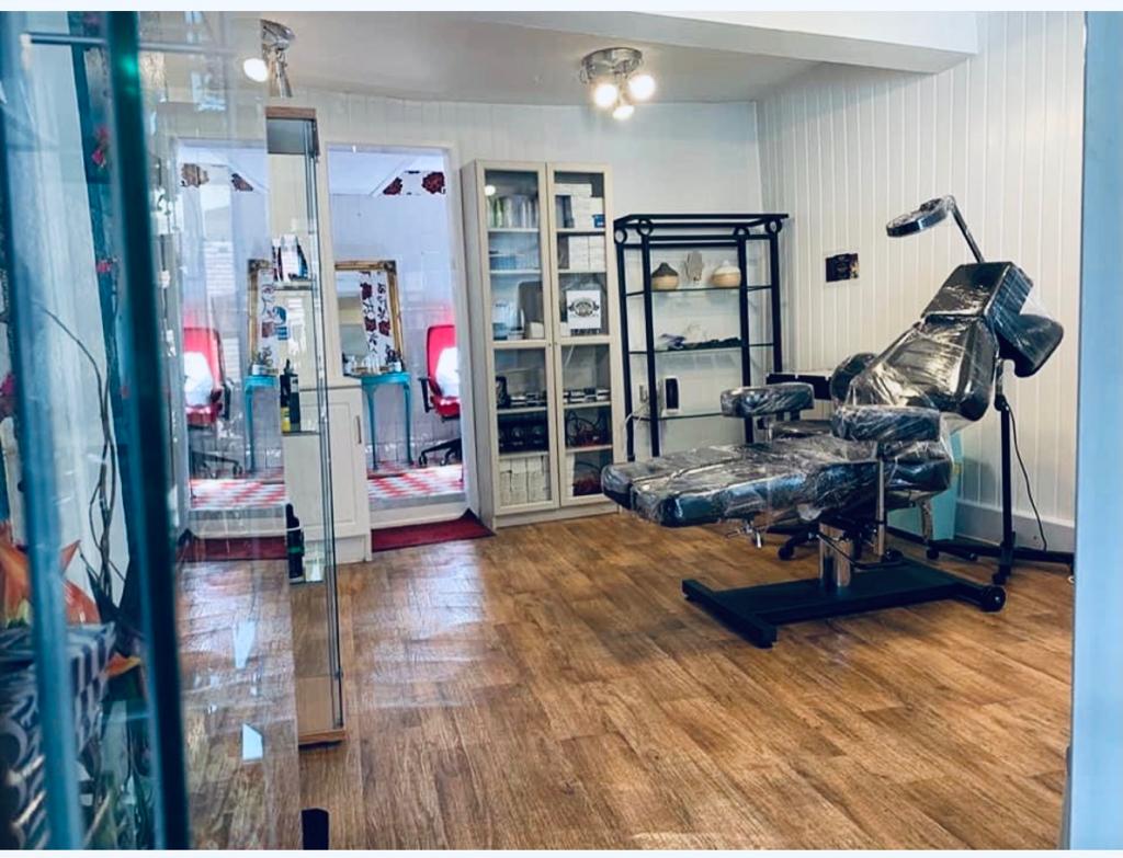 Ketut Pande, WNI Asal Bali Sukses Punya Studio Tato di Inggris