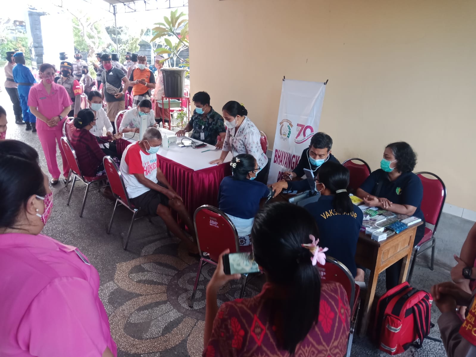 Tradisi Mepeed Nusa Penida Dikawal TNI