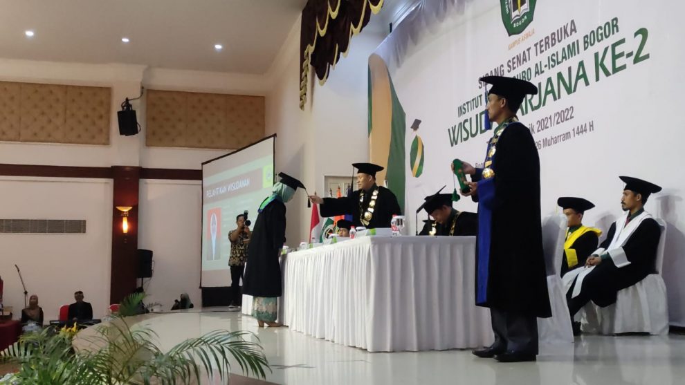 IUQI Bogor Beri Beasiswa Ratusan Juta kepada Mahasiswa Terbaik