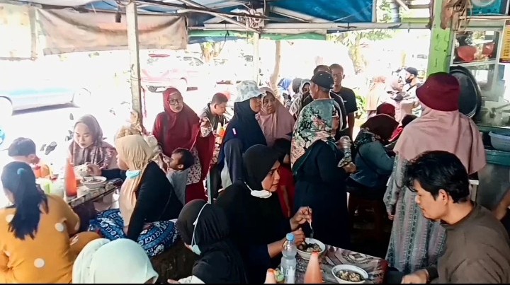 Menikmati Bakso Pak Sugeng, Tetelan Super Melimpah