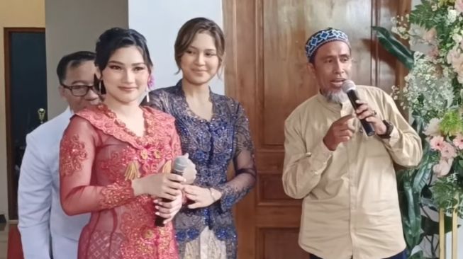 Momen Indah Permatasari Harmonis dengan Ibunda
