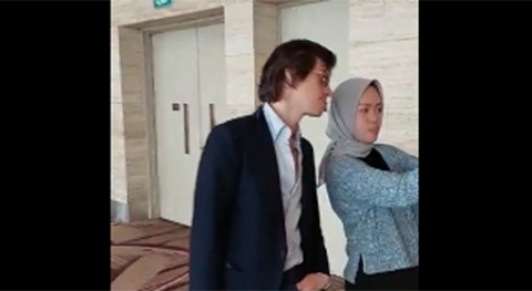 Profil dan Biodata Vokalis Arctic Monkeys Alex Turner