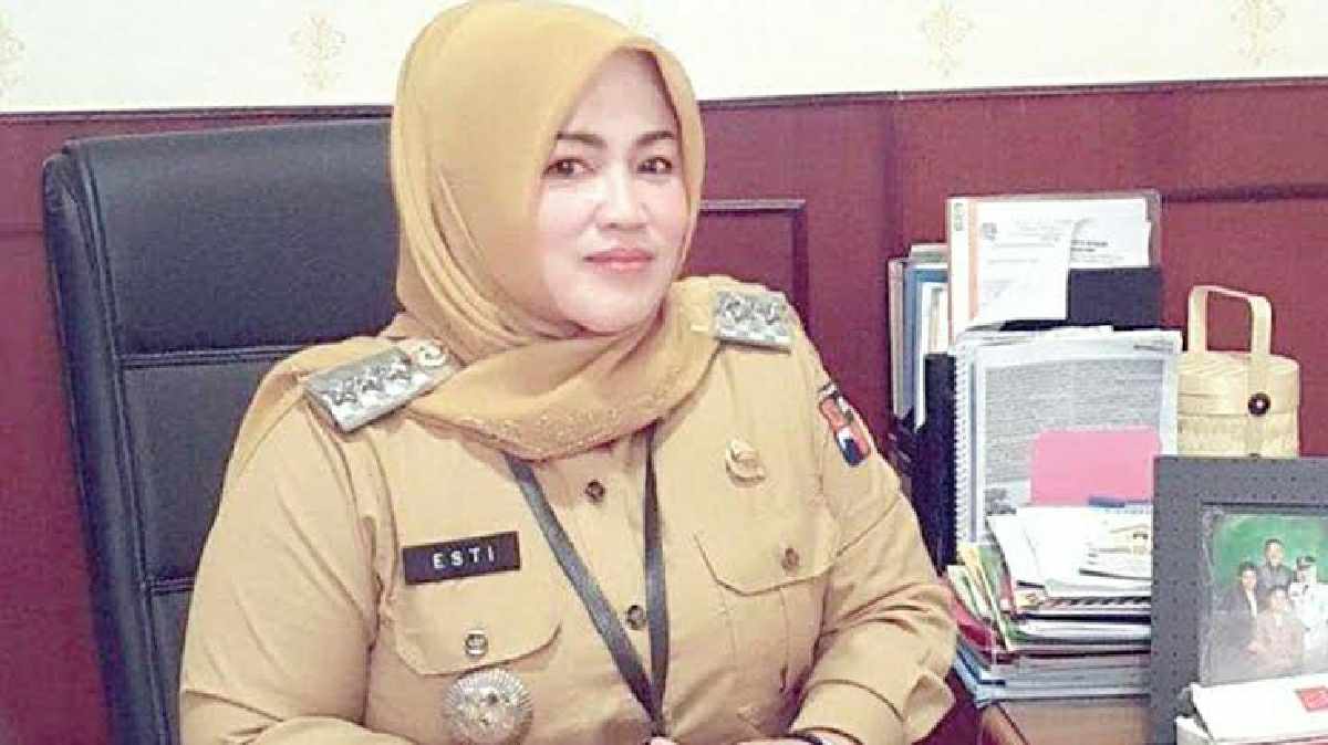 Profil Kadisperumkim Kota Bogor, Rr Juniarti Estiningsih