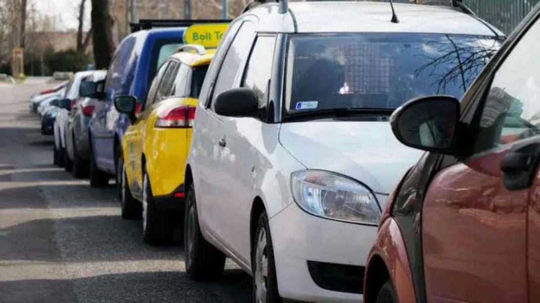 Cara Parkir Paralel yang Efektif dengan Teknik Angka 8