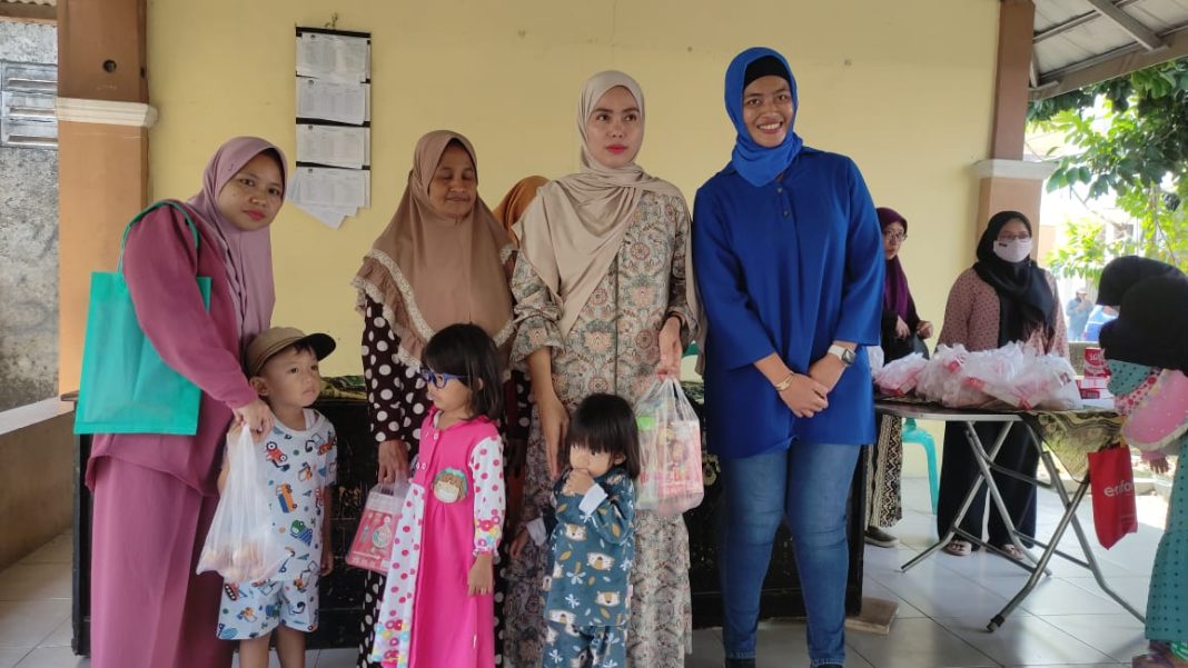 Tekan Stunting, Naviri Priliarahma Beri Makanan Tambahan Bagi Balita